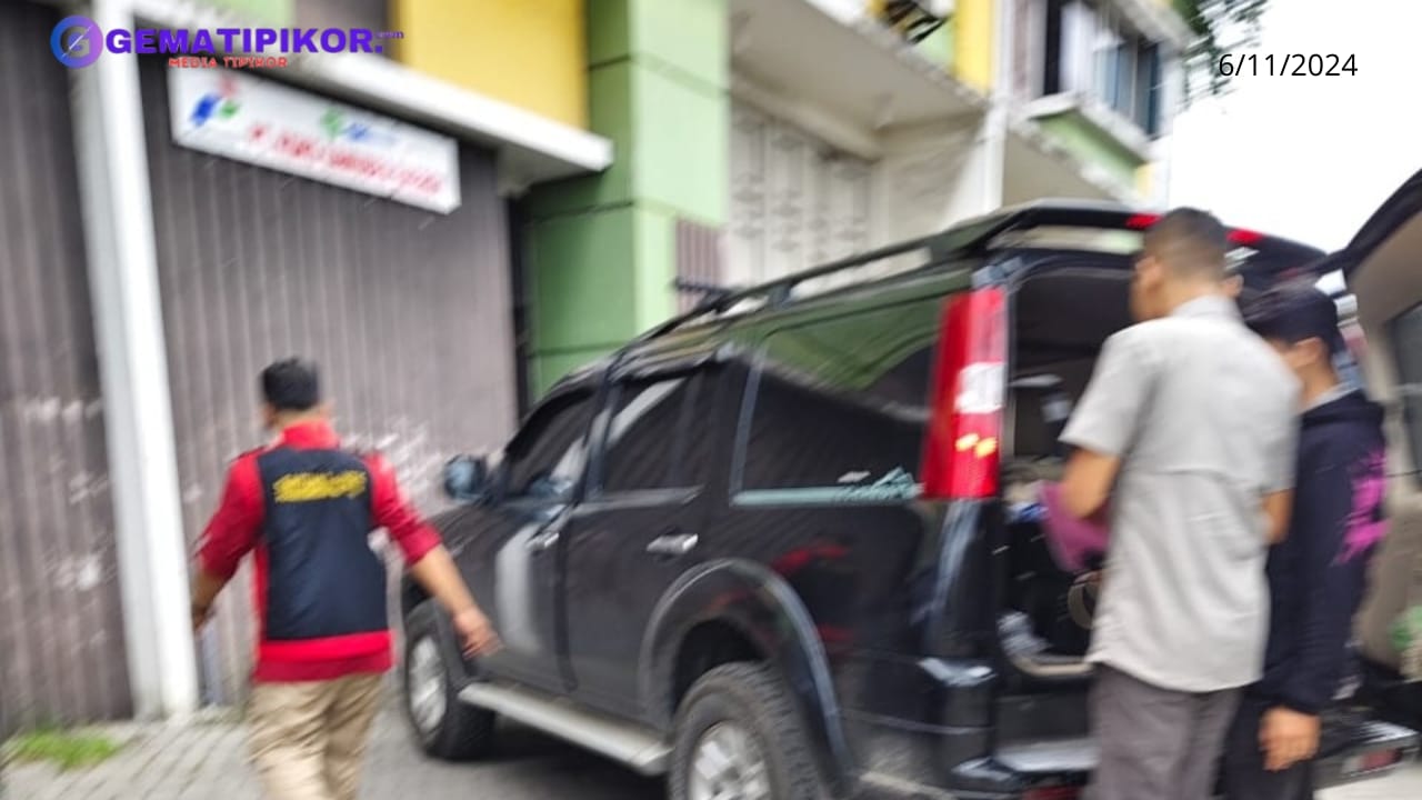 Kejati Sumut Geledah Gudang Tangki Les Biru Putih Milik PT, Koko ...